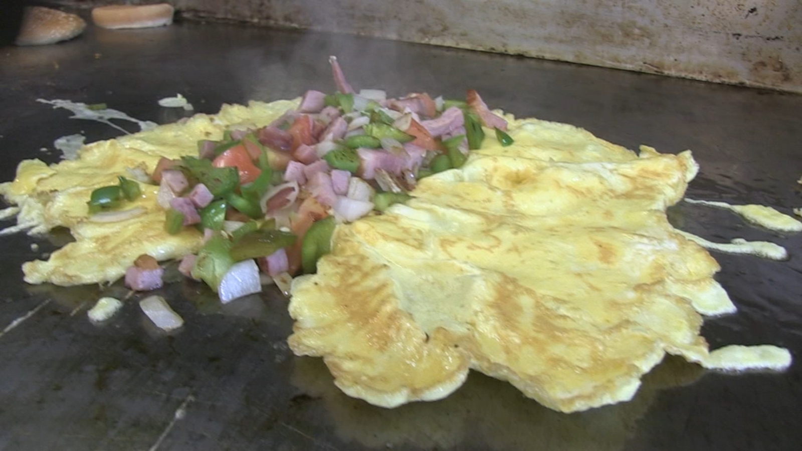 Palace Grill celebrates 80 years as a West Loop favorite - ABC7 Chicago