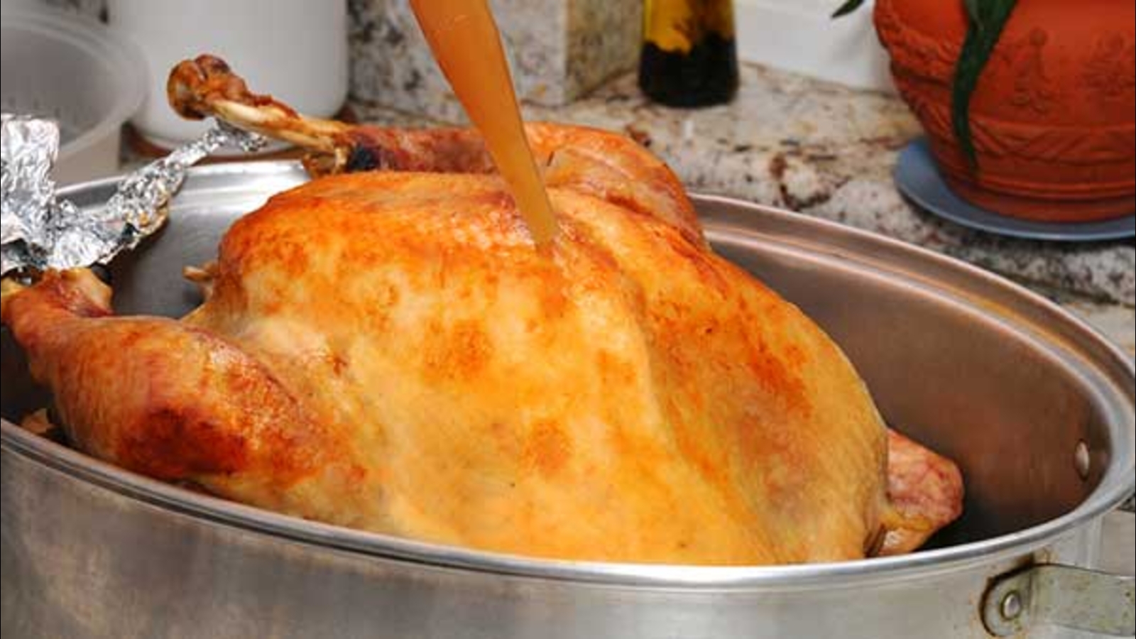 Watch: Family says it's 'All About That Baste" for Thanksgiving - ABC7 ...