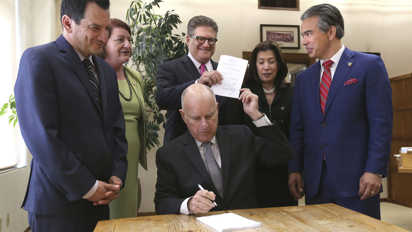 CA becomes first state to eliminate bail for suspects awaiting trial ...