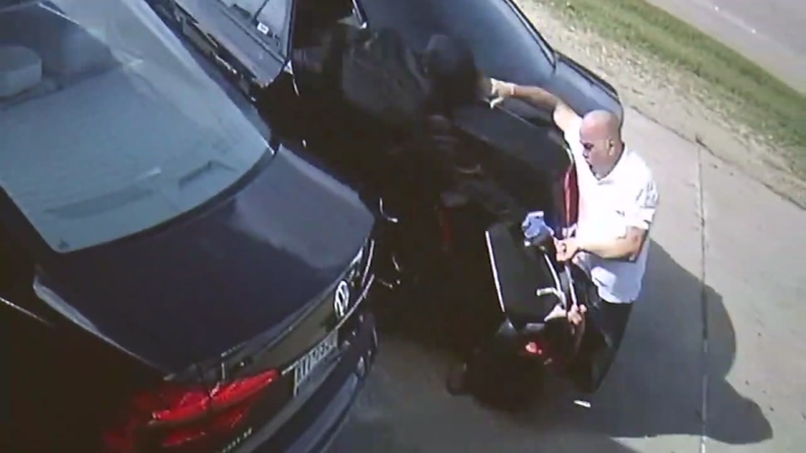 Bank worker accused in violent $75K robbery claims getaway car was ...