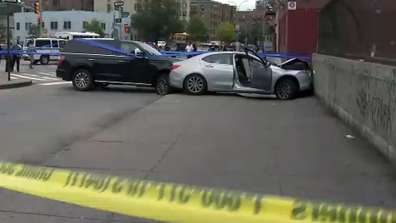 Bronx shooting, wrong-way chase ends in 2-car crash - ABC7 New York