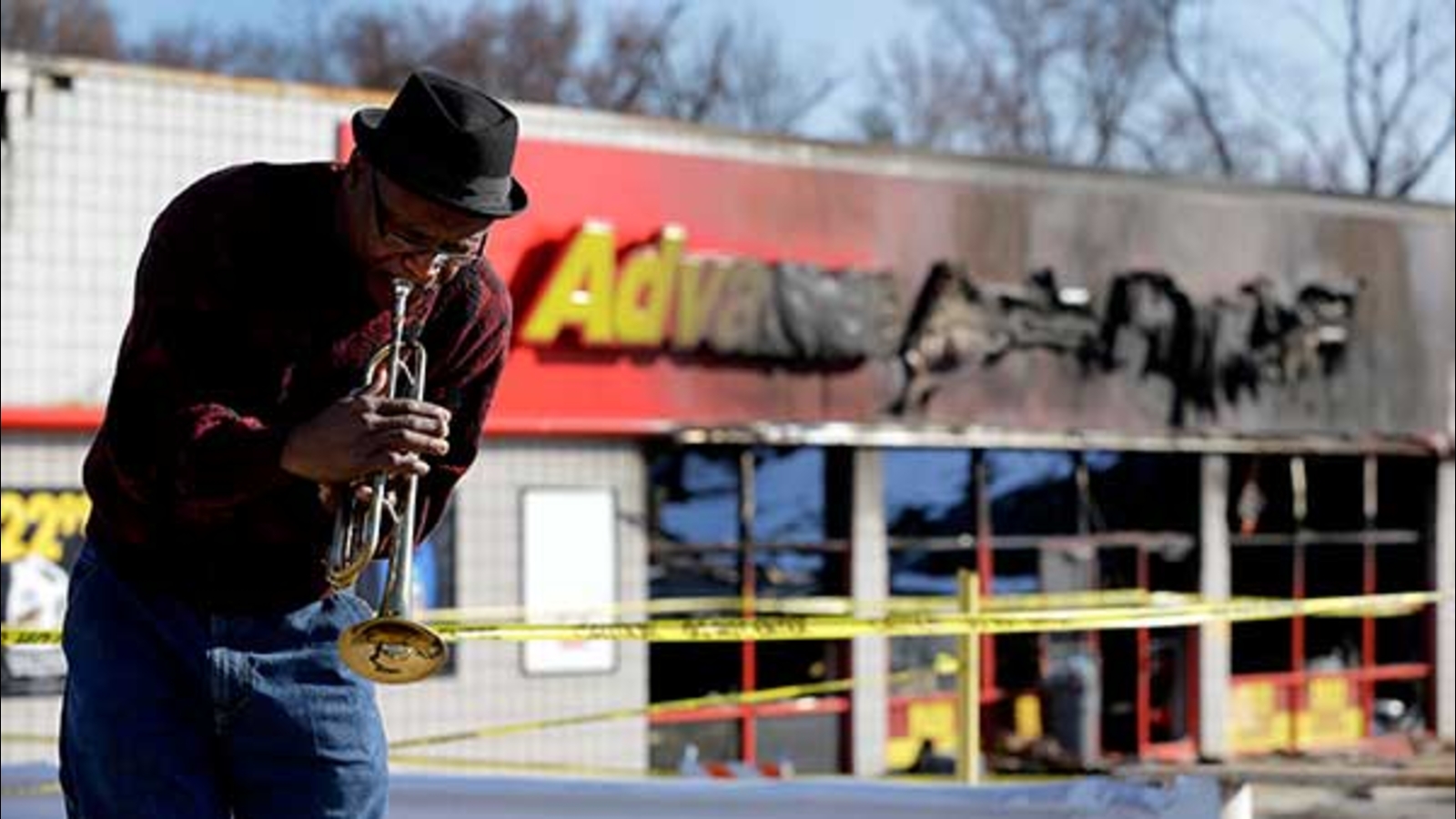 Ferguson trumpeter plays for peace - ABC7 Chicago