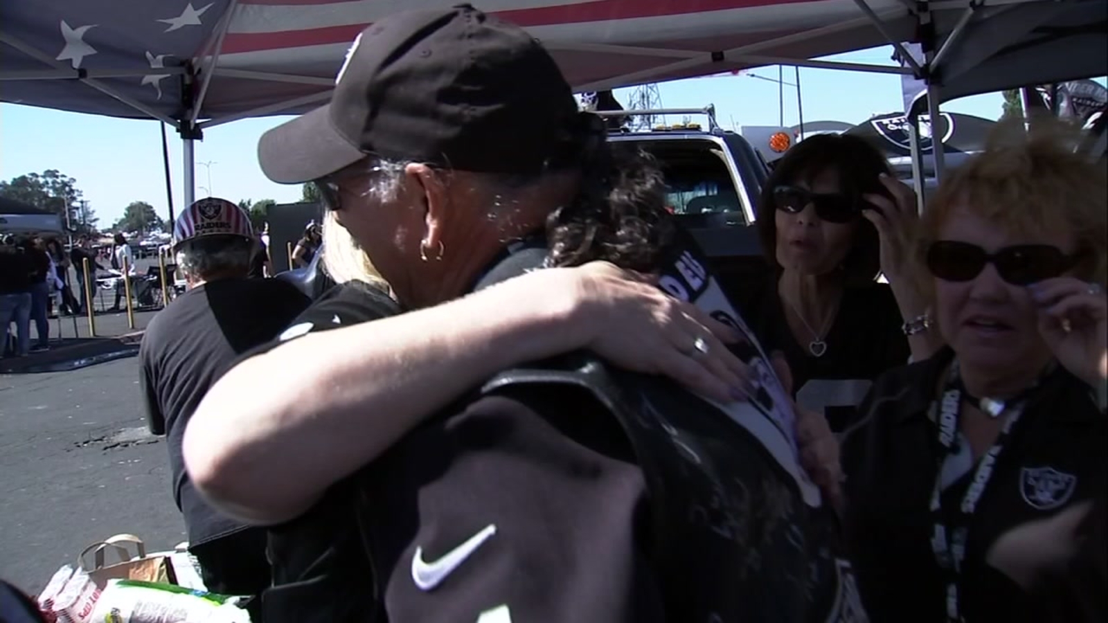 Oakland Raiders fans wearing rose-colored glasses with team's Las Vegas ...