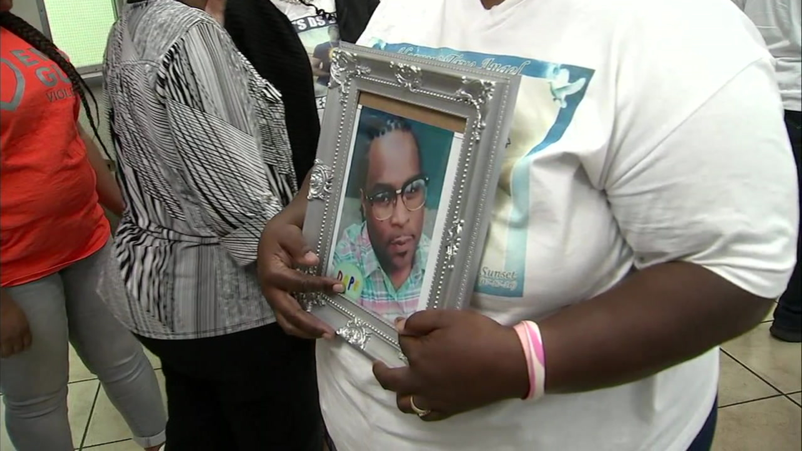 Families who lost children to gun violence speak with LAPD Chief Moore ...