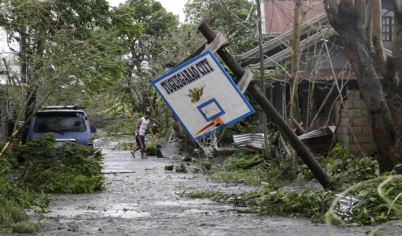 Typhoon Mangkhut's ferocious winds and rain pound gold-mining site ...