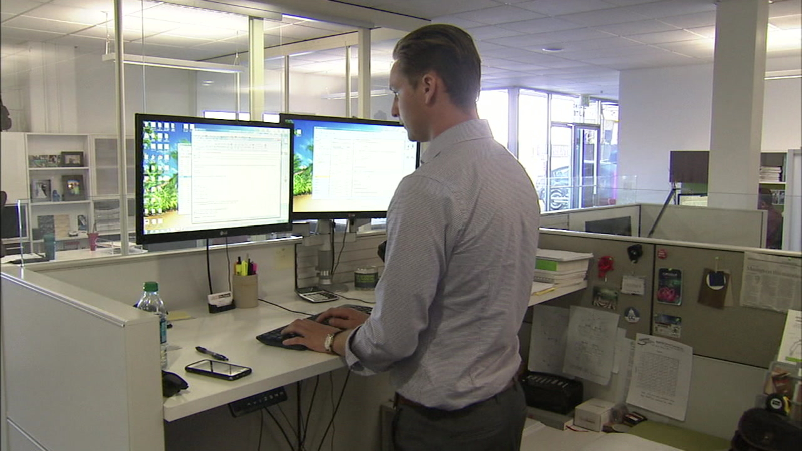 Steps to take to prevent pain caused by 'tech neck' - ABC7 Los Angeles