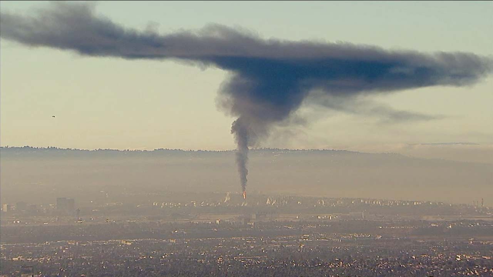 El Segundo refinery burn-off creates smoke plume seen for miles - ABC7 ...