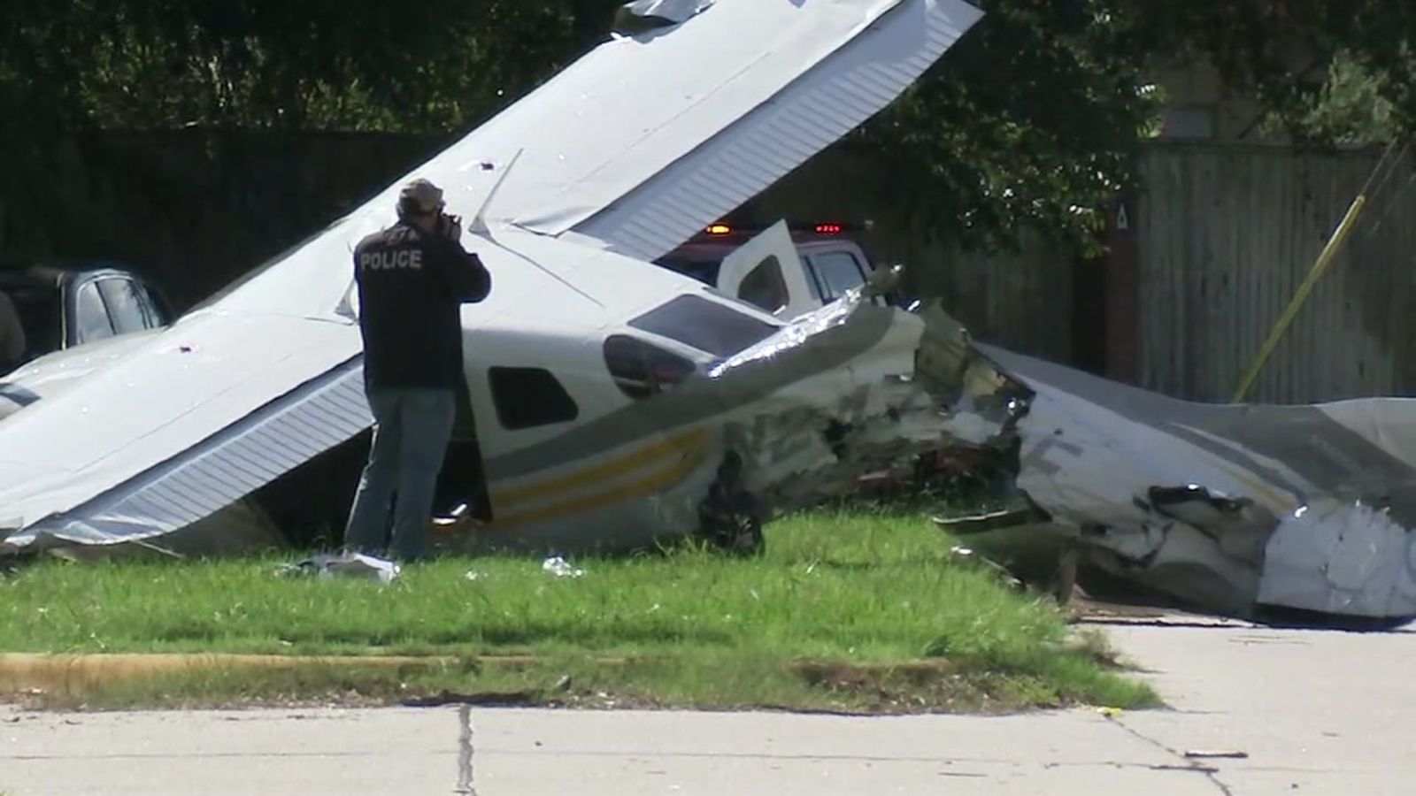 DEA plane with three people inside crashes into 2 cars in Fort Bend ...