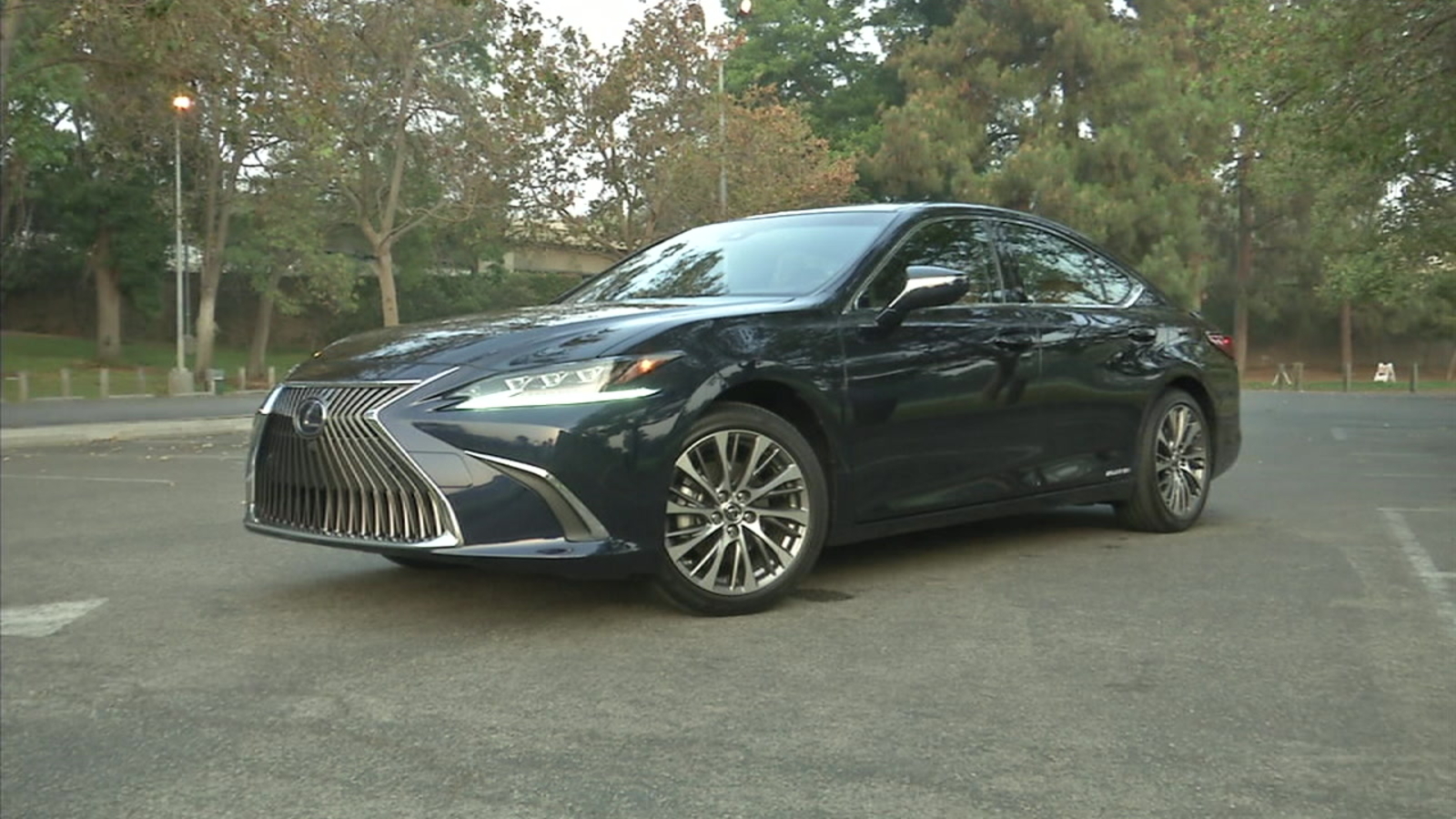 Redesigned 2019 Lexus ES sedan offers regular, hybrid and performance ...