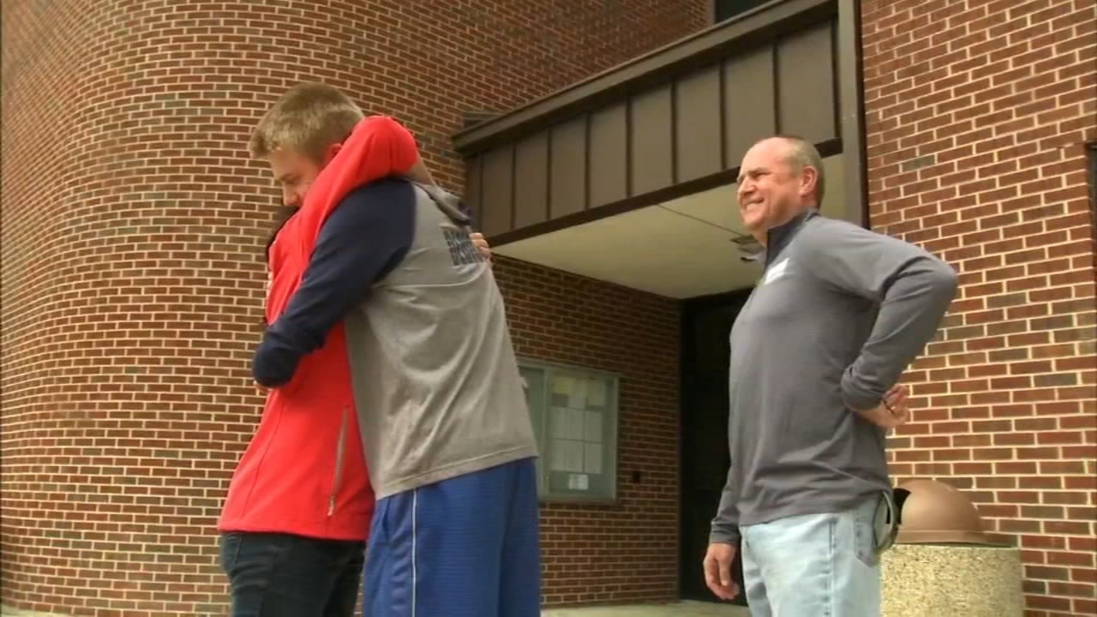 Teen losing vision due to rare illness, community pitching in to help ...