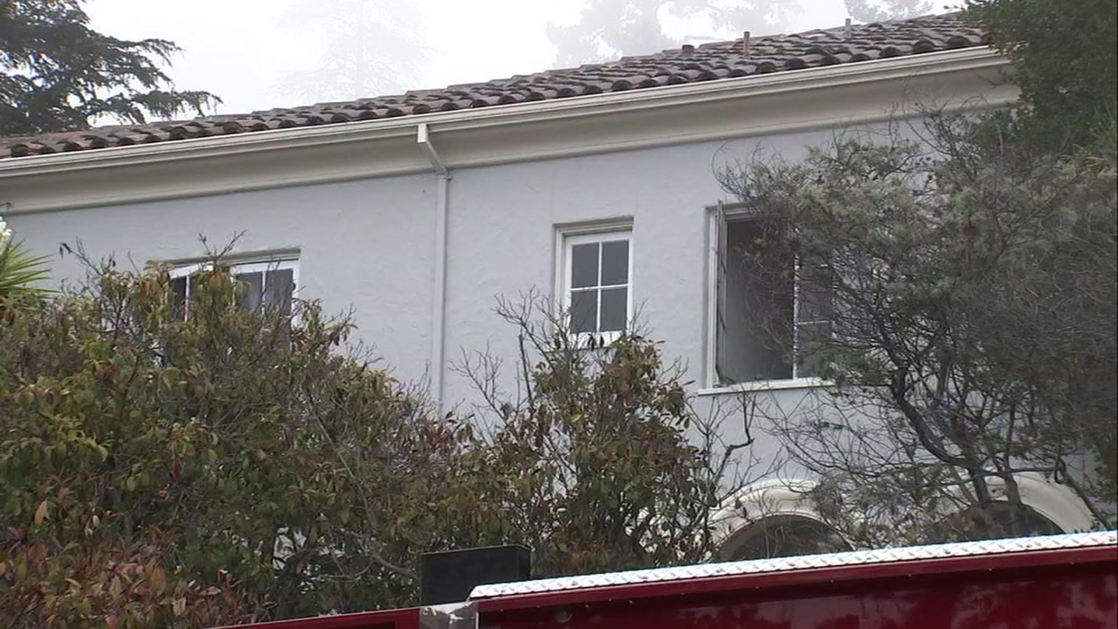 Woman in her 90s rescued from Berkeley Hills house fire - ABC7 San ...