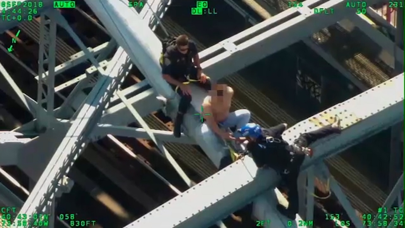 Officers come to rescue in tense Williamsburg Bridge standoff - ABC7 ...