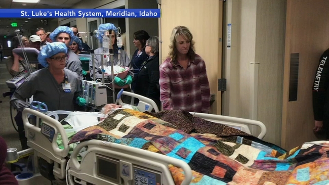 Medical staff line hospital walls in 'Walk of Respect' for organ donor ...