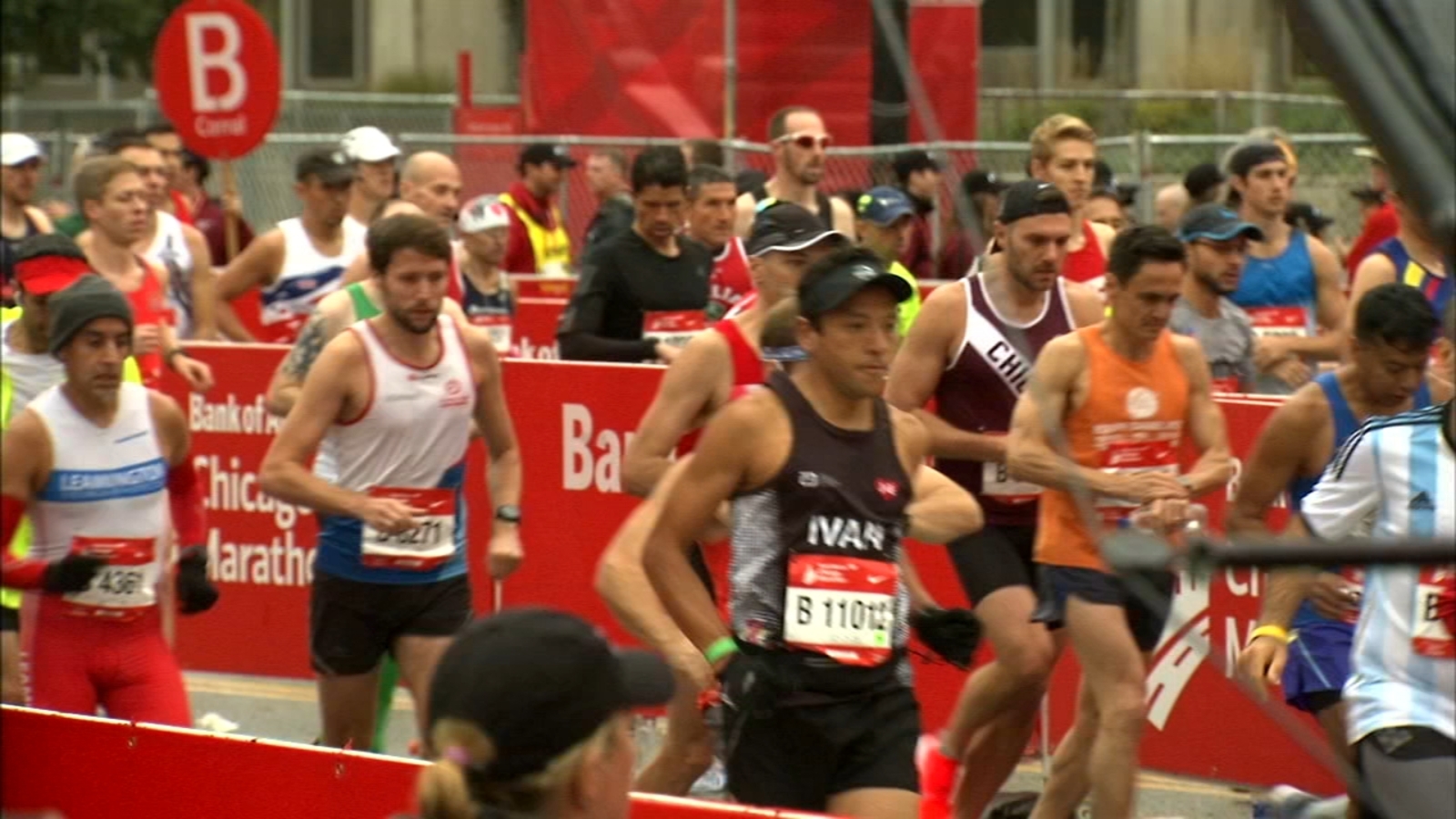 Chicago Marathon 2018: British runner wins; thousands brave rain ...