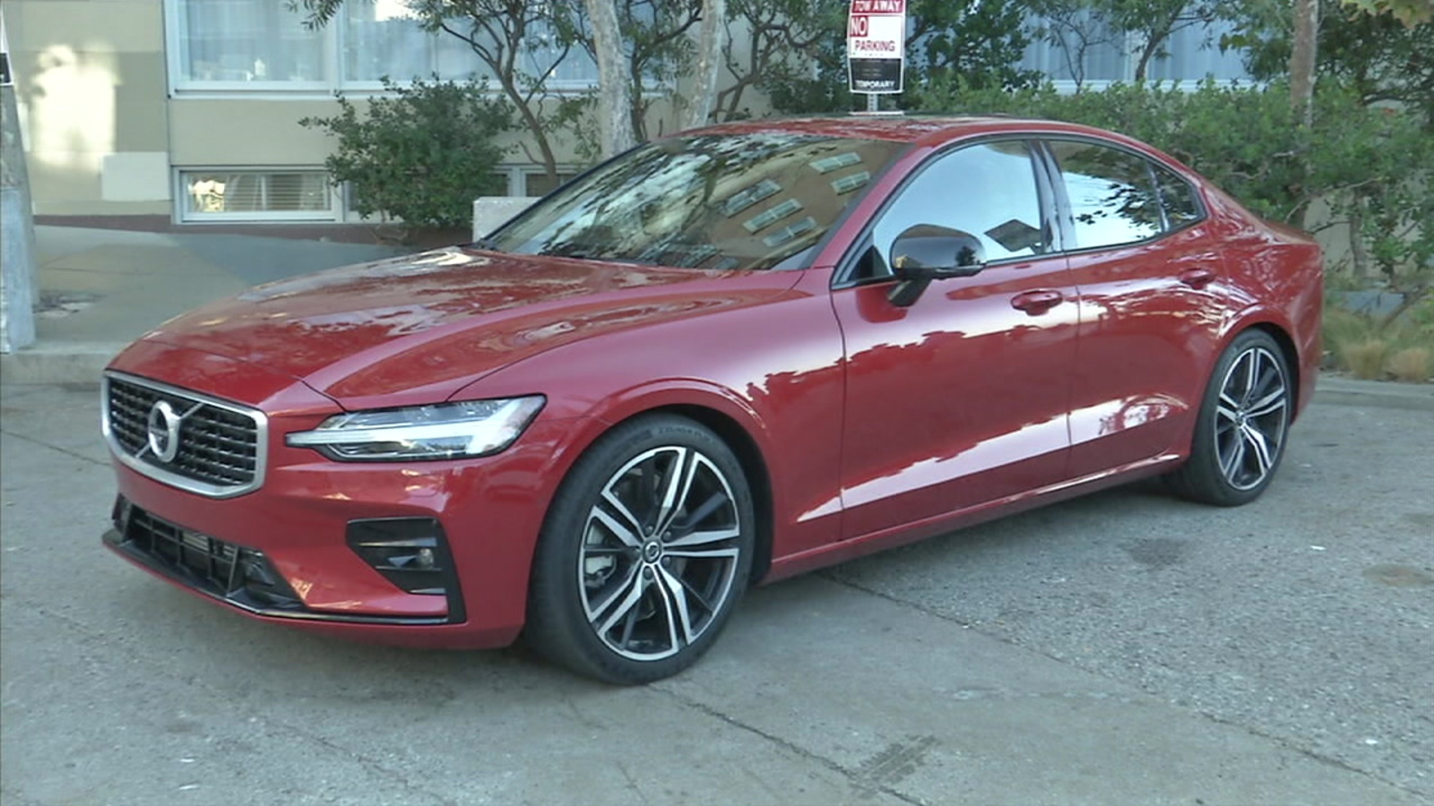 New S60 sedan debuts as Volvo's first US-built model - ABC7 Los Angeles