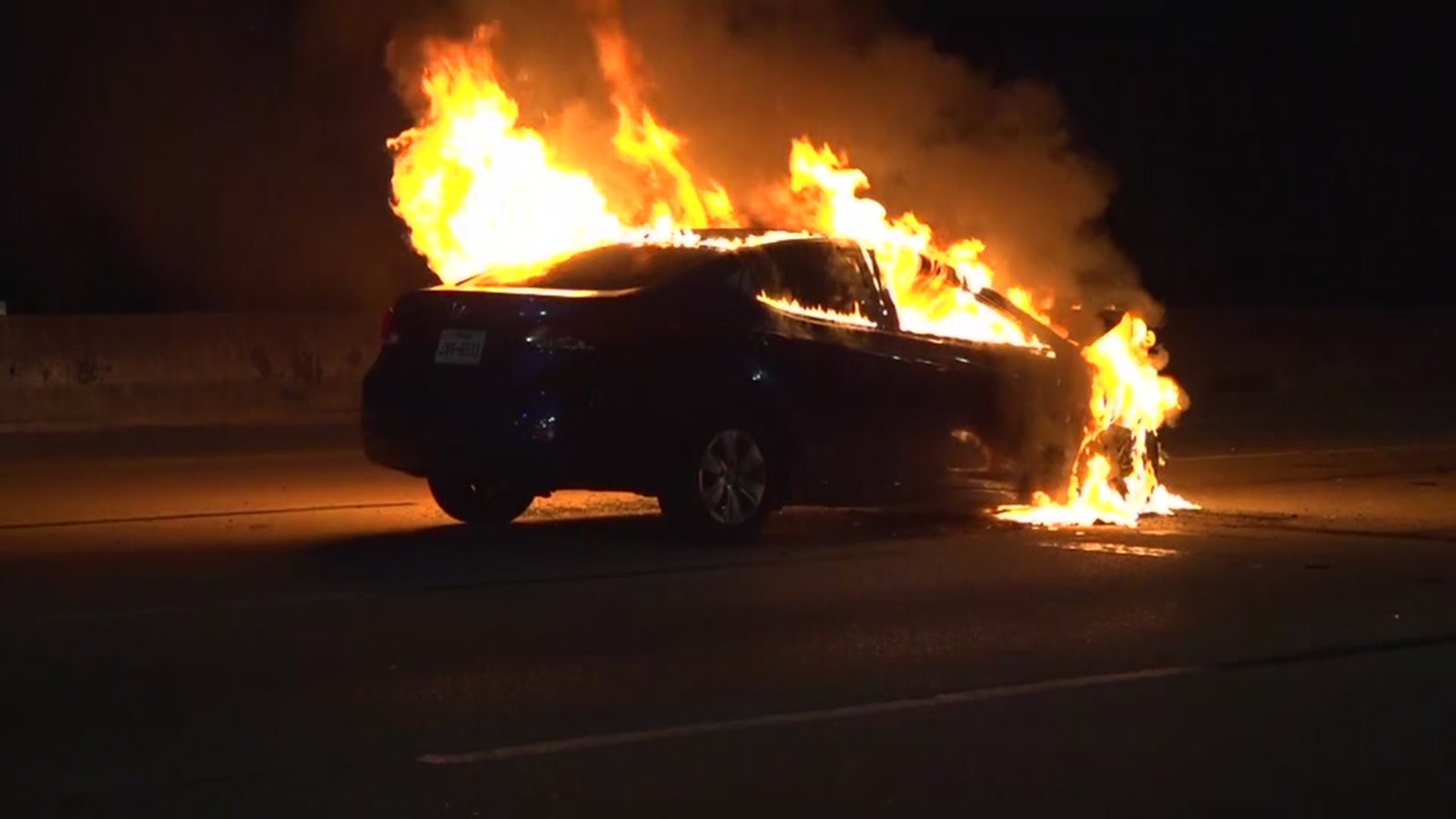 Driver runs after causing fiery crash on North Beltway - ABC13 Houston