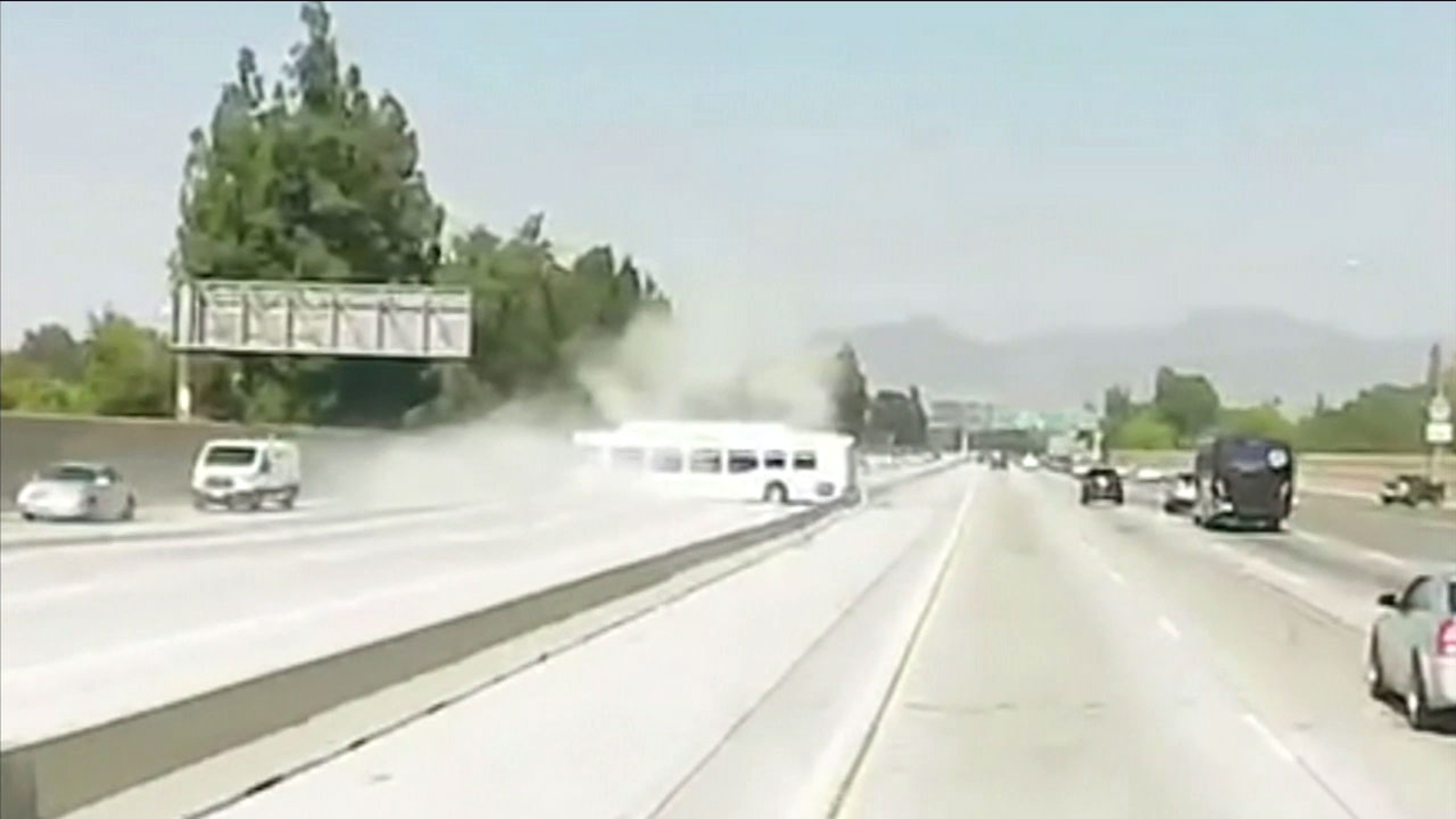 EXCLUSIVE VIDEO: Bus swerves, smashes through center divider on 405 ...