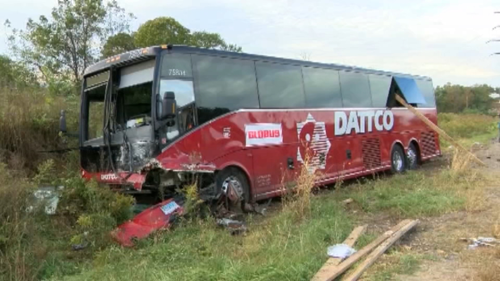 1 dead, dozens hurt after tour bus, pickup truck collide - 6abc ...