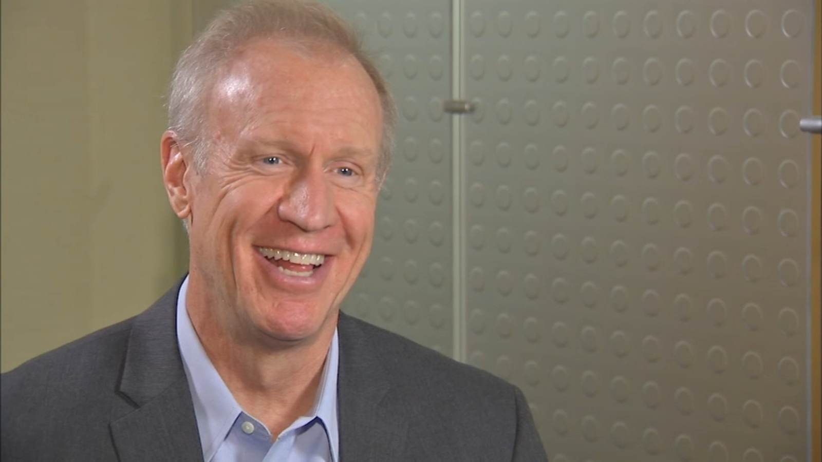 Governor Rauner discusses home stretch of campaign - ABC7 Chicago