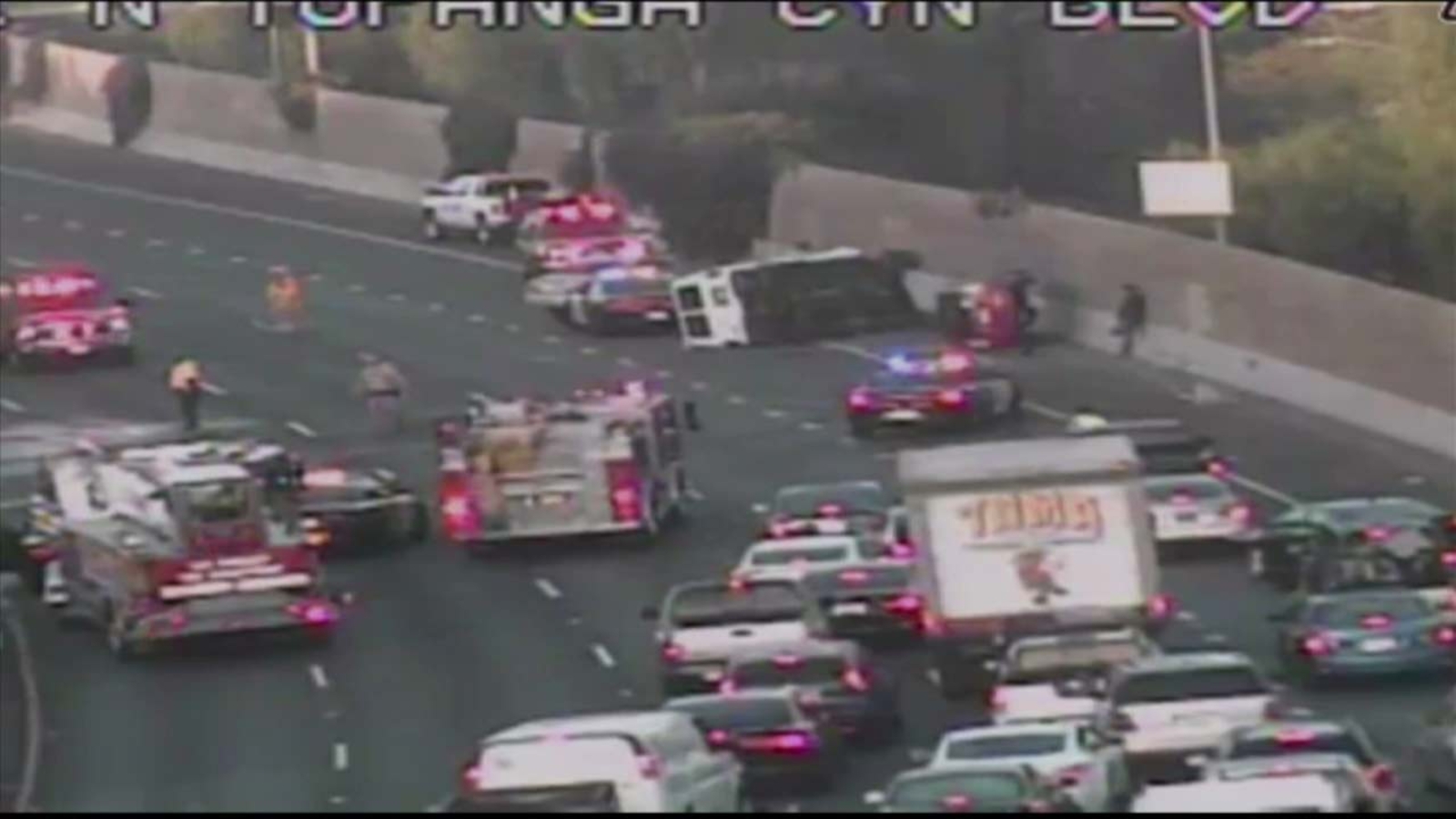 At least 5 injured in crash on 101 Freeway in Woodland Hills - ABC7 Los ...