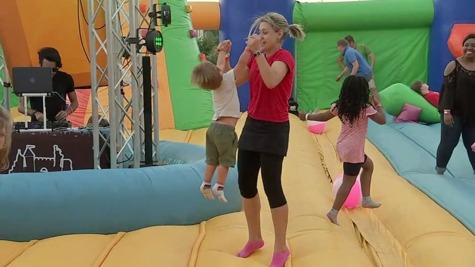 World's largest bounce house returns to Houston - ABC13 Houston