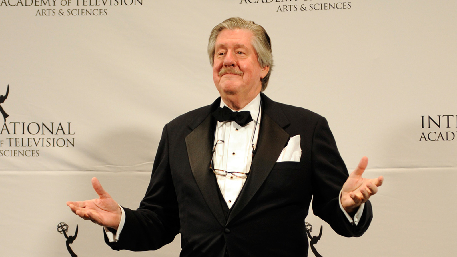 Edward Herrmann, 'Gilmore Girls' star, dies at age 71 - ABC7 Los Angeles