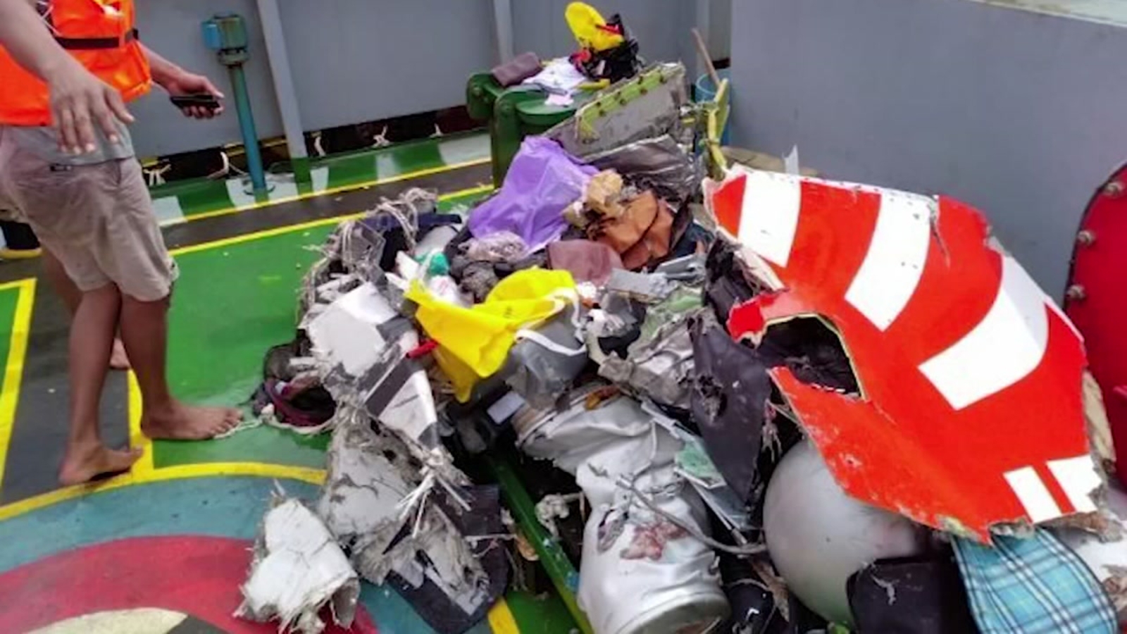 Indonesia's Lion Air jet crashed into sea after takeoff with 189 ...