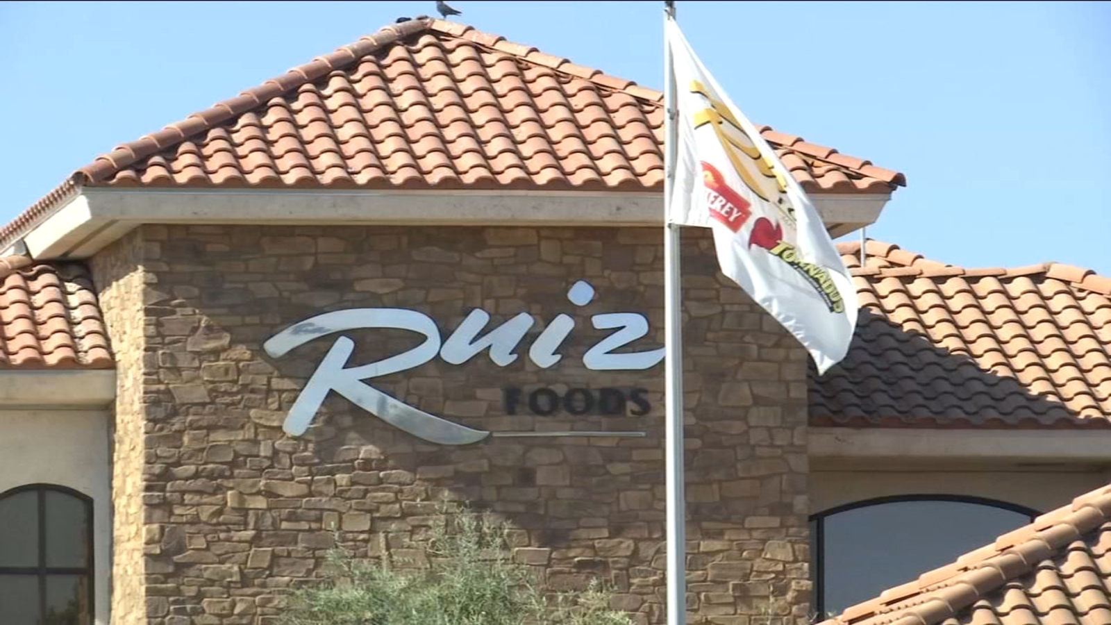 Ruiz Foods team members donated over 2,000 lbs of food to community ...