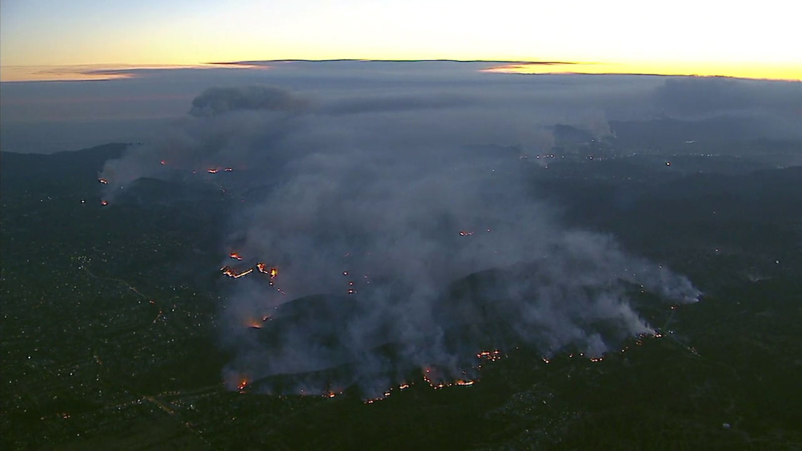 Woolsey Fire threatens Pepperdine as students seek shelter on campus ...