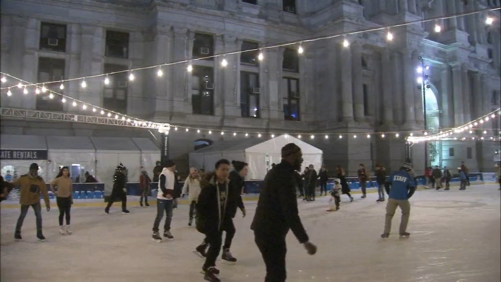 Cold Saturday night perfect for ice skating in Center City - 6abc ...