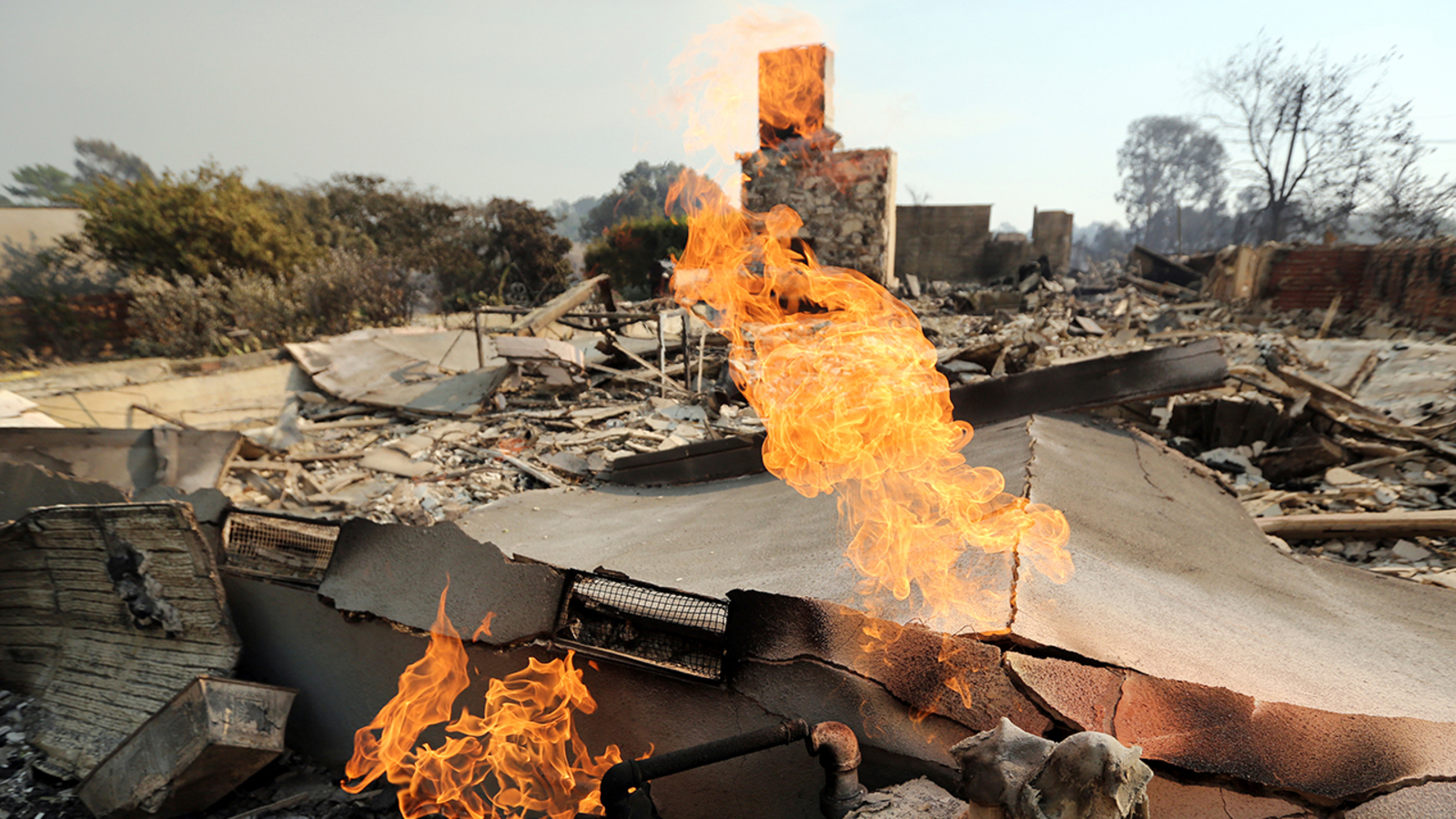 Woolsey Fire: Strong winds expected in burn area as containment ...