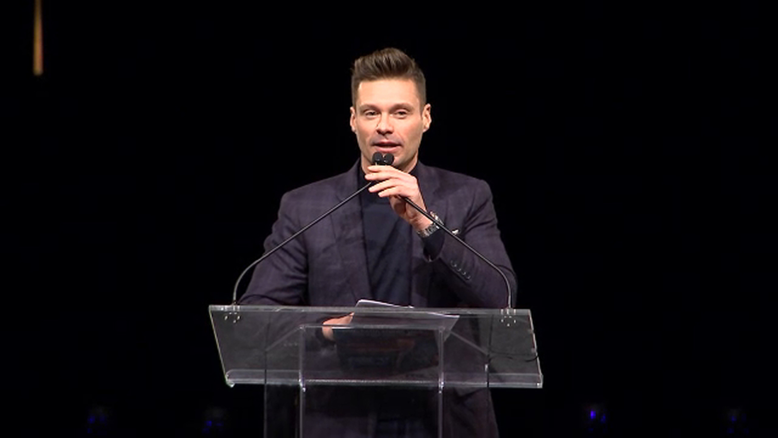 "LIVE with Kelly and Ryan" co-host Ryan Seacrest honored at Giants of ...