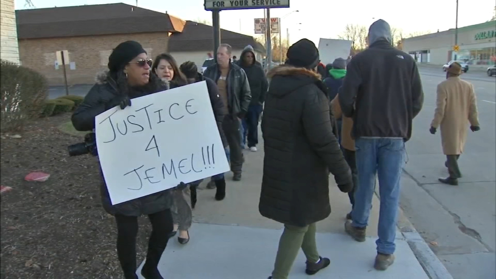 Midlothian, Illinois police shoot and kill guard Jemel Roberson - ABC13 ...