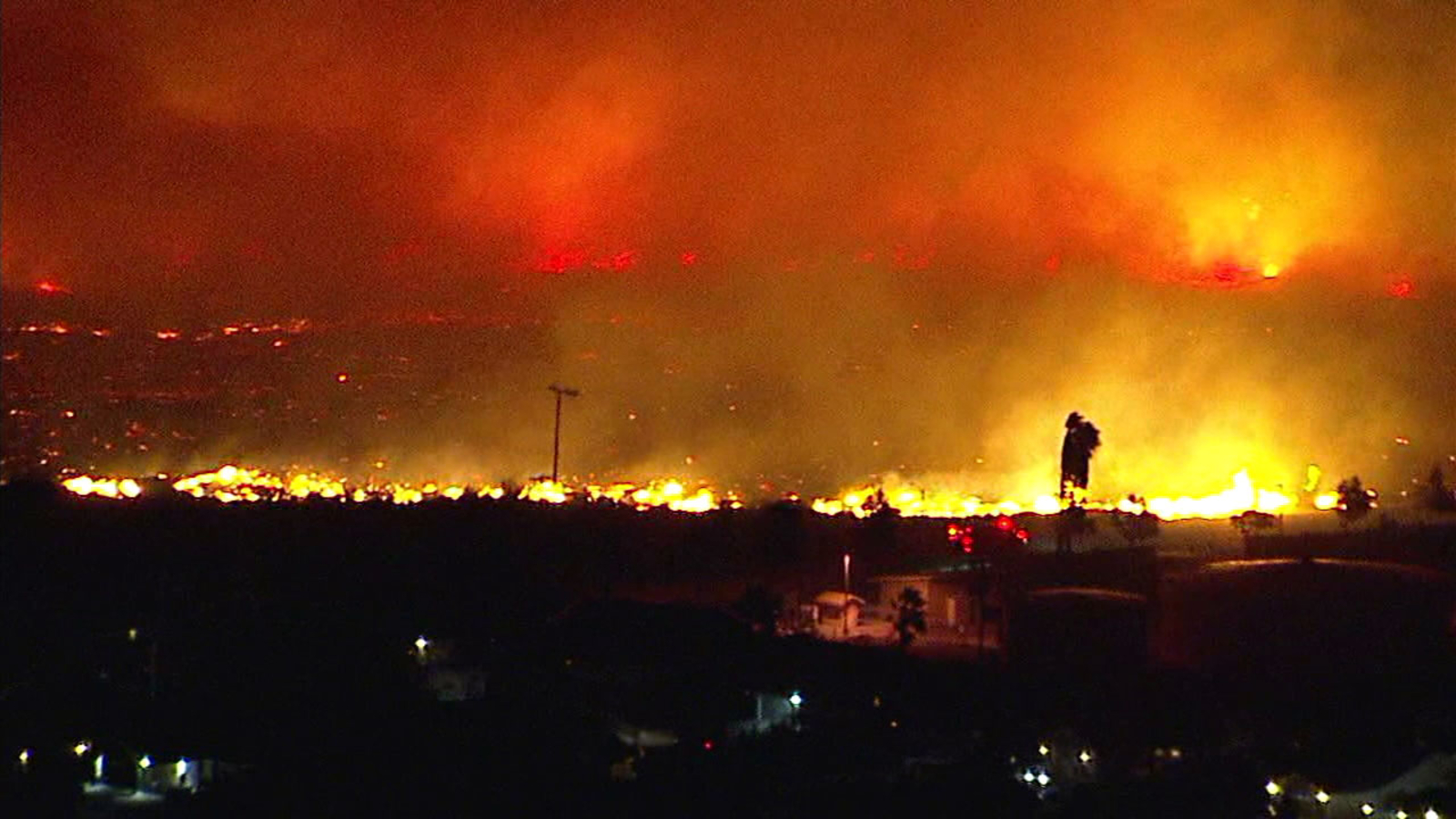 Sierra Fire: Rialto blaze jumps to more than 140 acres - ABC30 Fresno