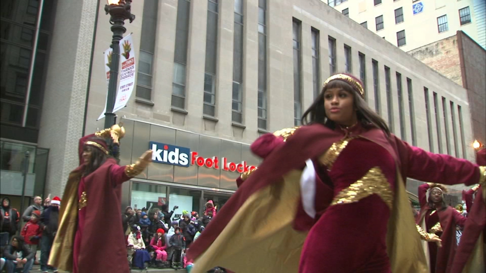 Annual Thanksgiving Day Parade marched down State Street - ABC7 Chicago