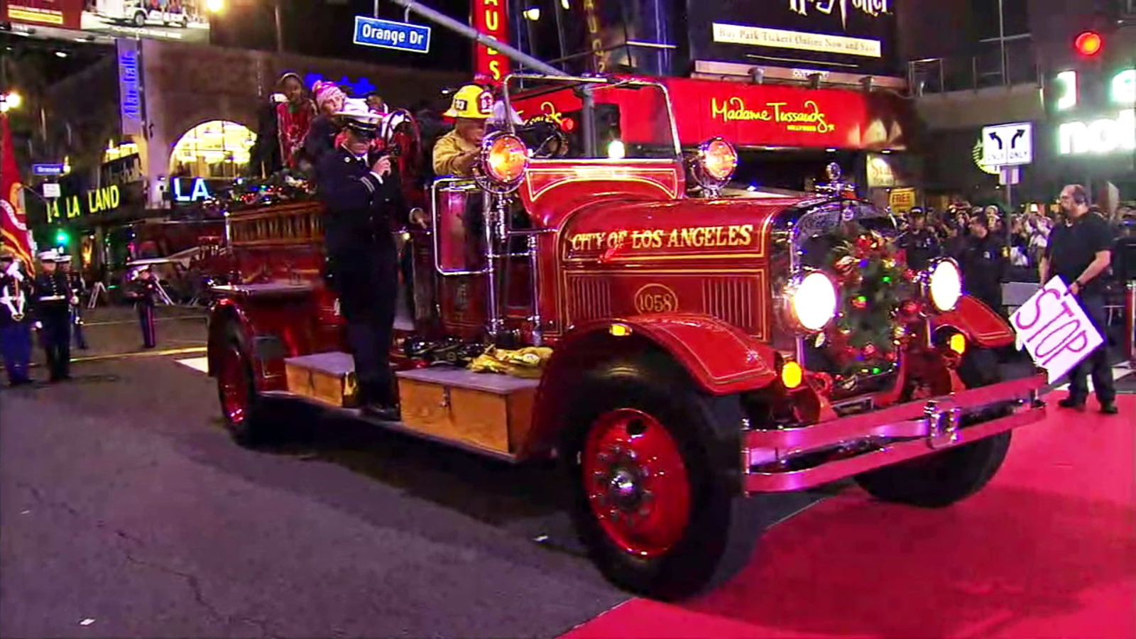 87th annual Hollywood Christmas Parade spreads holiday cheer in ...