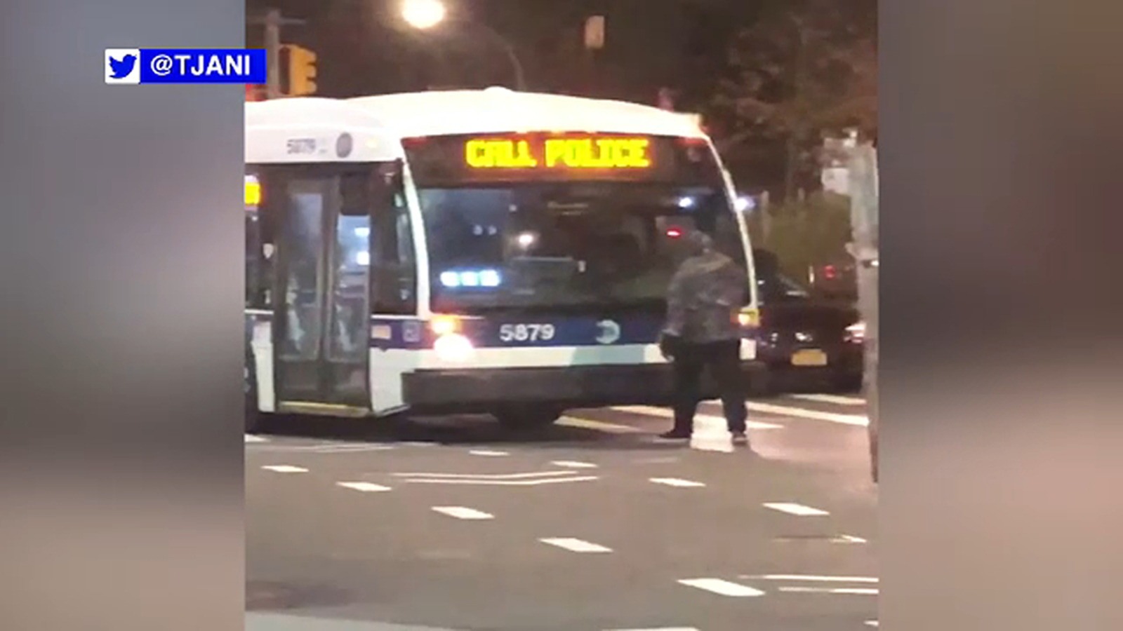 Irate commuter unleashes attack on MTA bus in the East Village - ABC11 ...