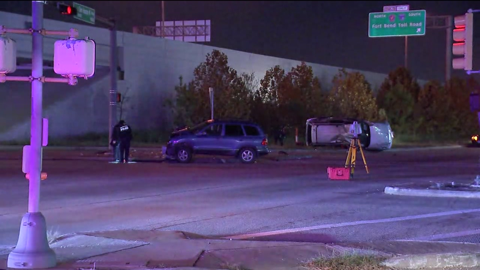 1 Man Killed In Rollover Red Light Crash On Beltway 8 Feeder Road At