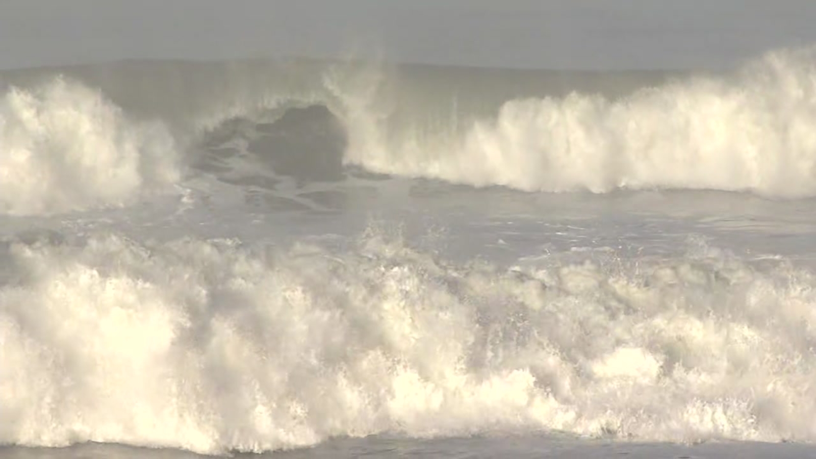 More big waves hit Bay Area coastline - ABC7 San Francisco