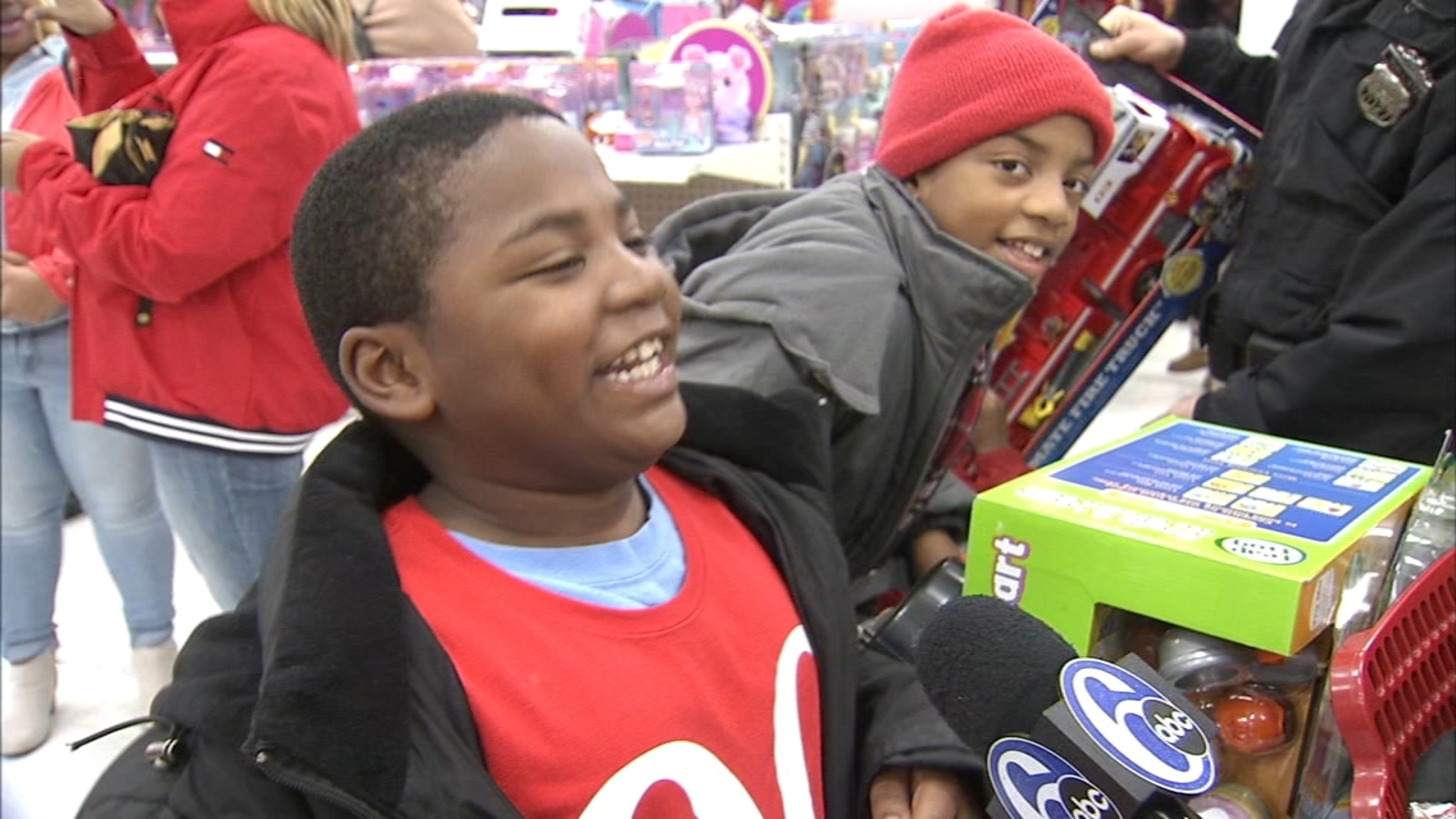 Philly police officers take kids toy shopping in Wynnefield Heights ...