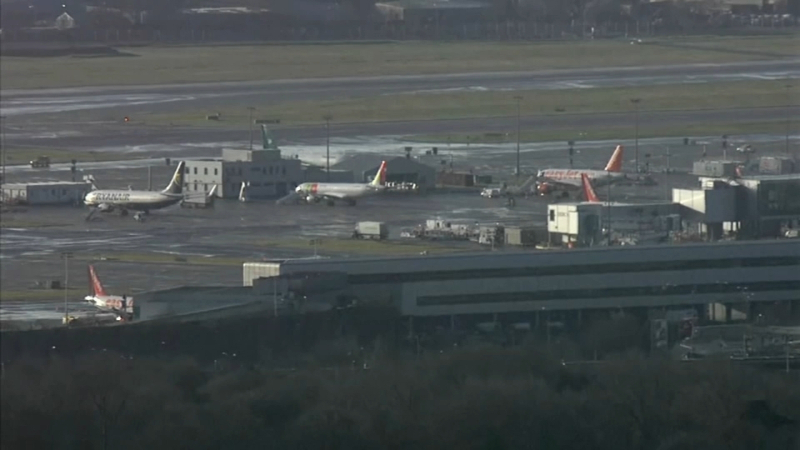 Gatwick drone chaos: 2 arrested for 'criminal use of drones' - ABC7 Chicago