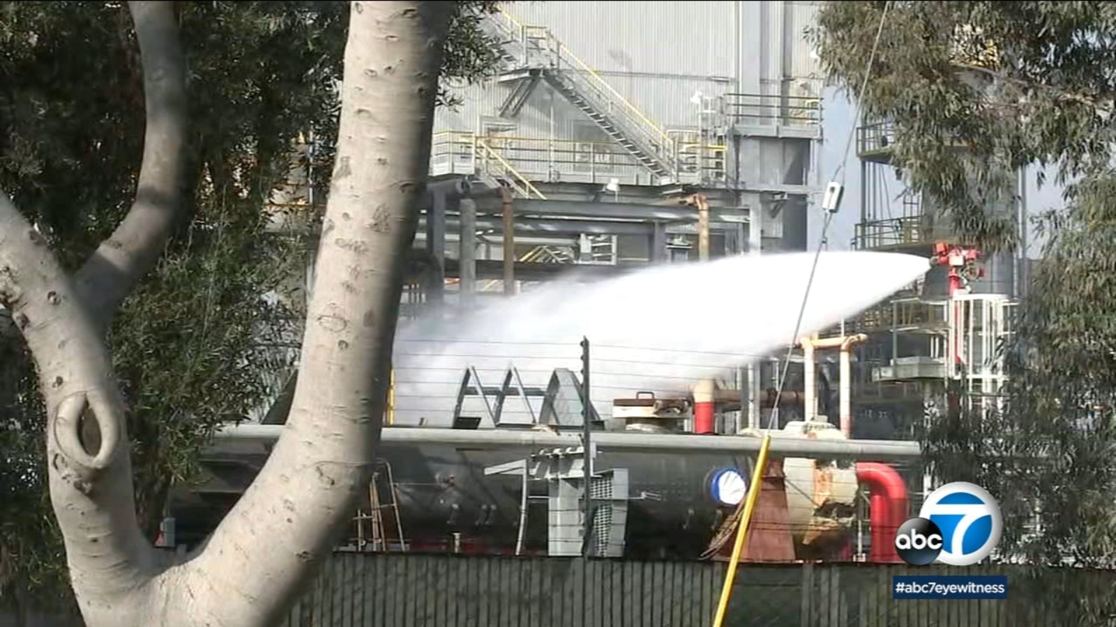 Possible acid leak reported at Torrance refinery - ABC7 Los Angeles