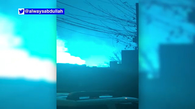 Transformer explosion at Con Ed plant in Queens lights up sky in NYC ...