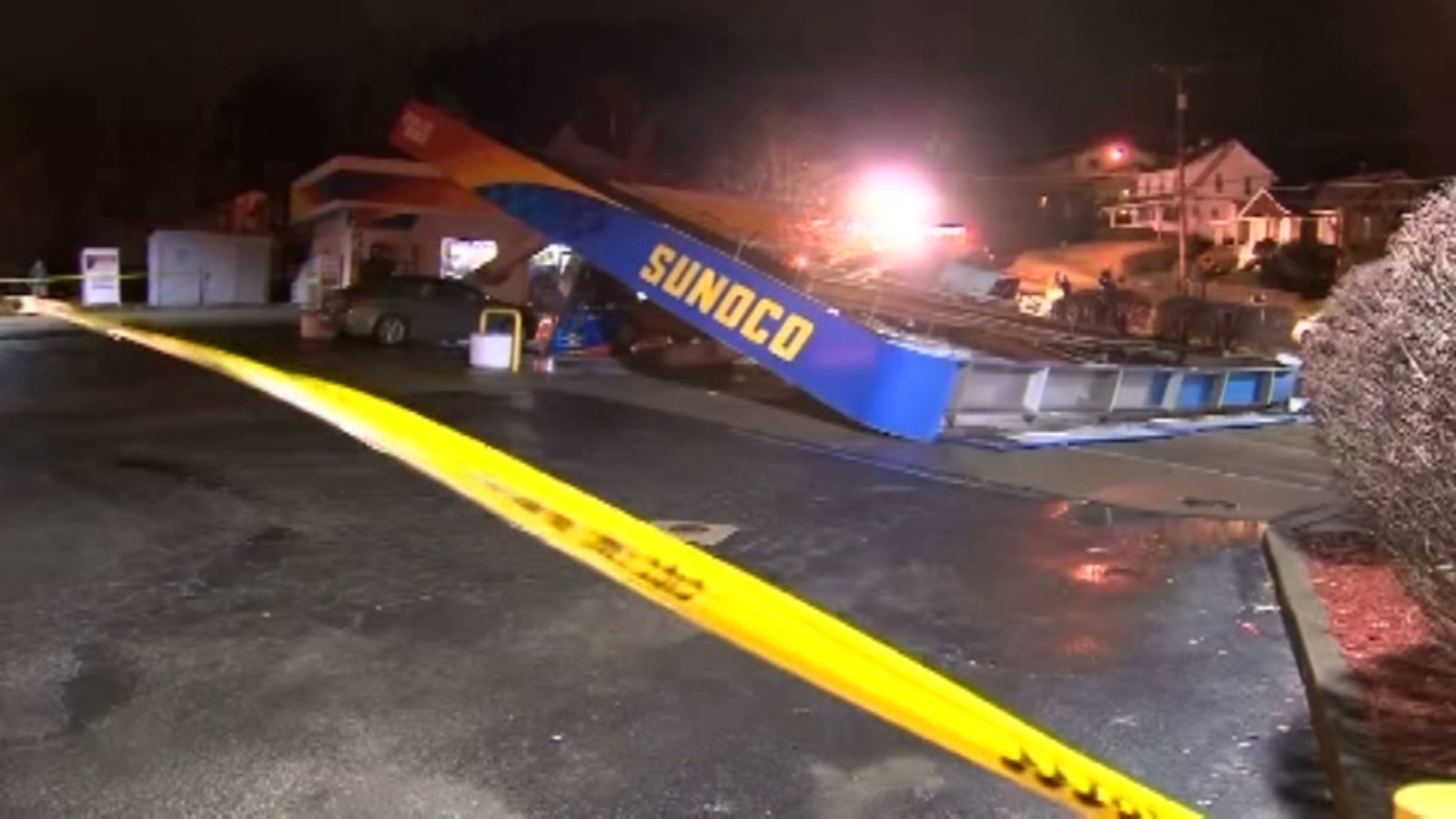 Man pumps gas right before Pennsylvania station canopy collapse - ABC30 ...