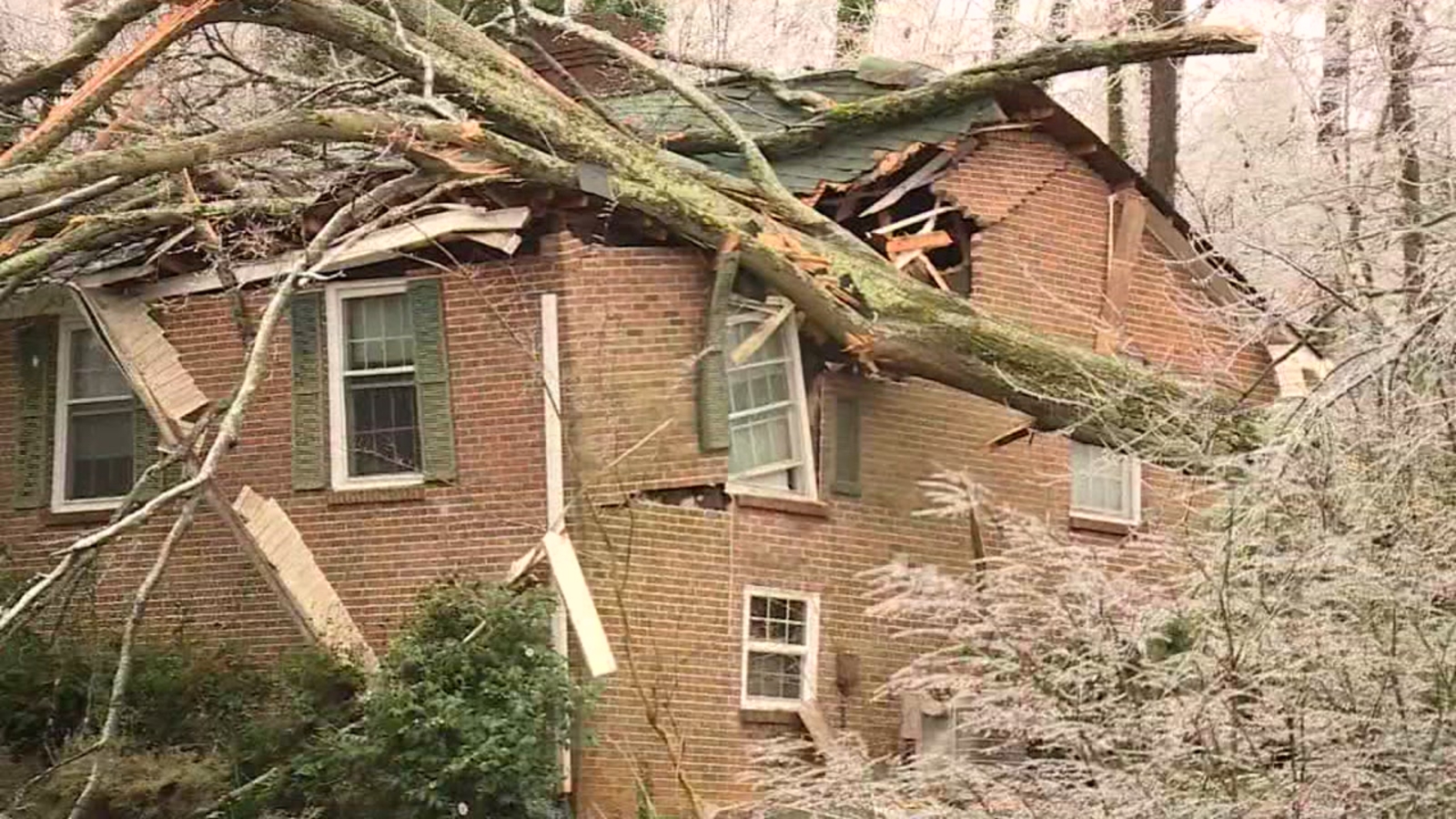 Snow NC: Governor Roy Cooper declares state of emergency after snow ...