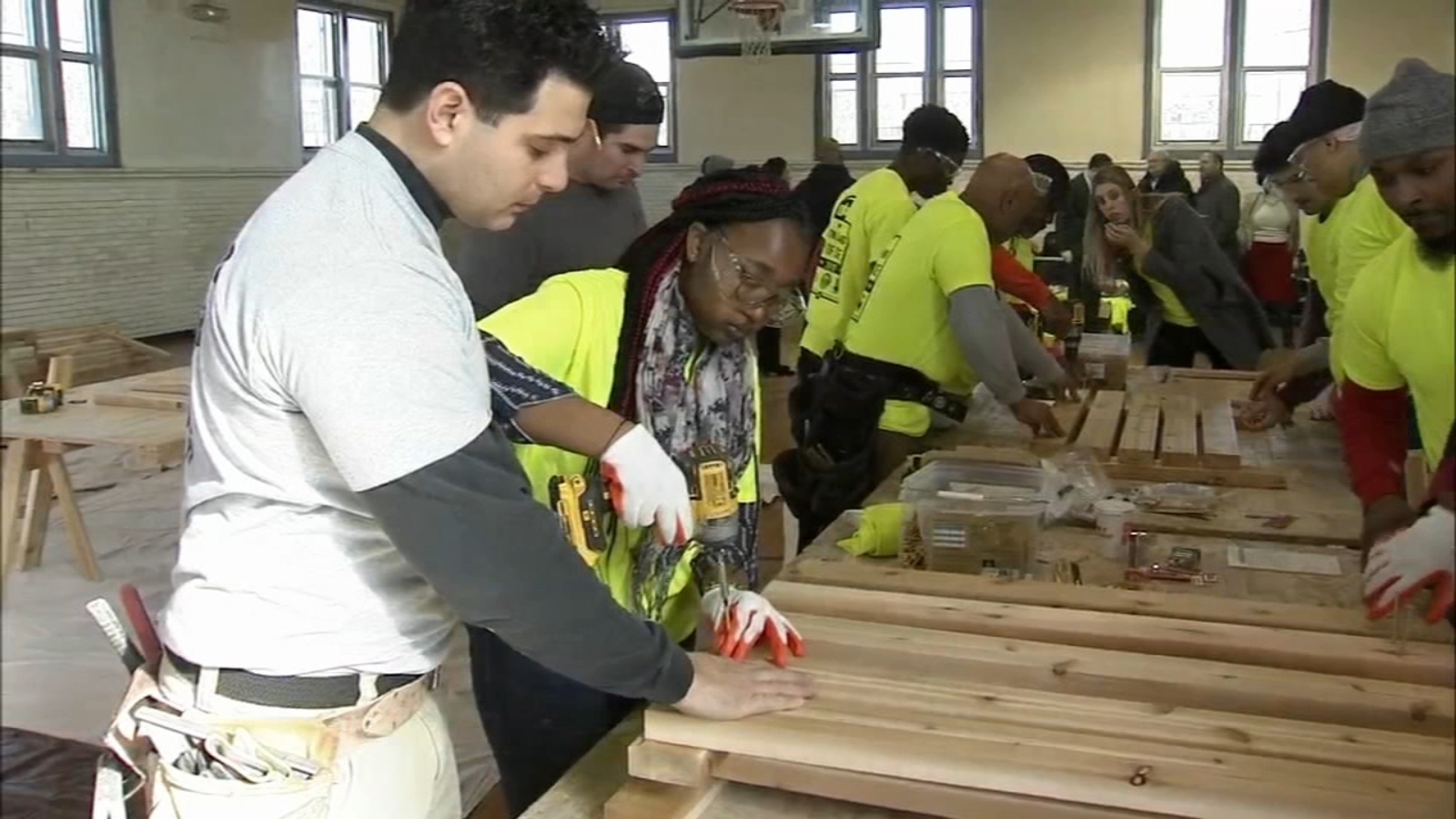 Thousands volunteer time in honor of Martin Luther King Jr. - 6abc ...
