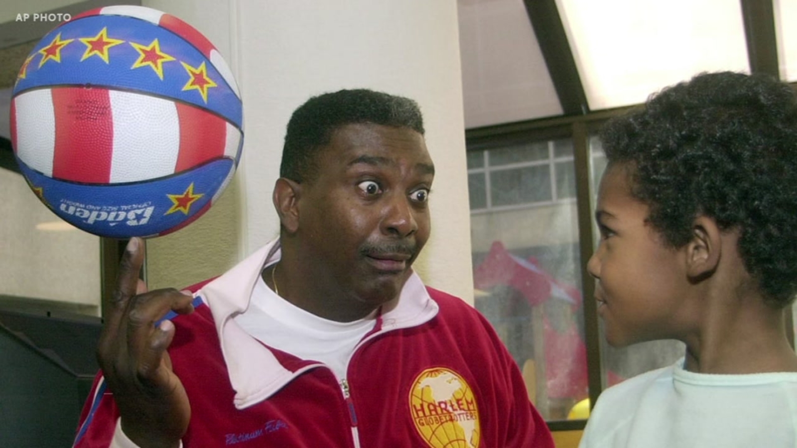 Sweet Lou Dunbar's Harlem Globetrotters number to be retired at UH ...
