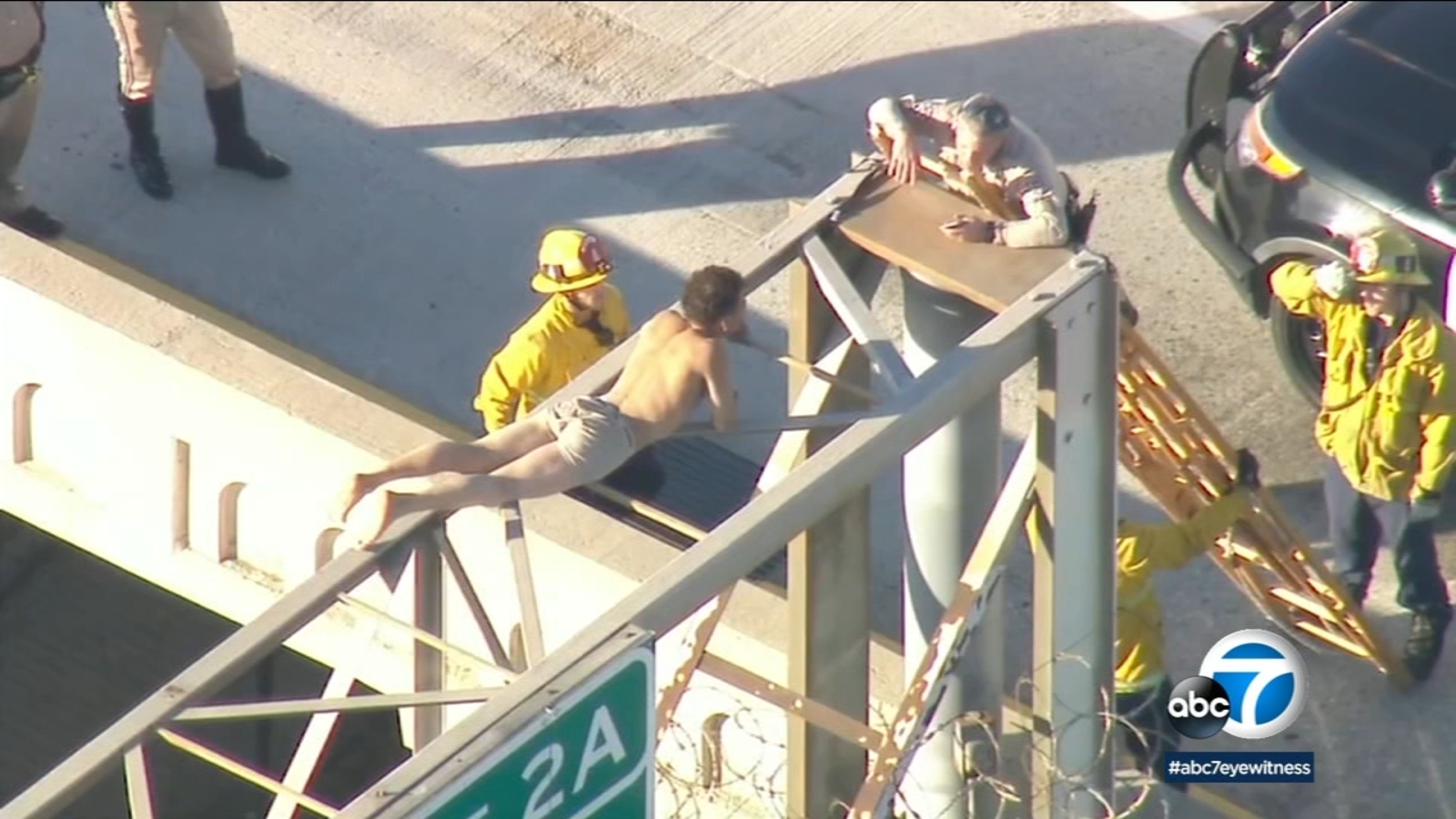 Experts explain why incident with man atop 101 Freeway sign took hours ...