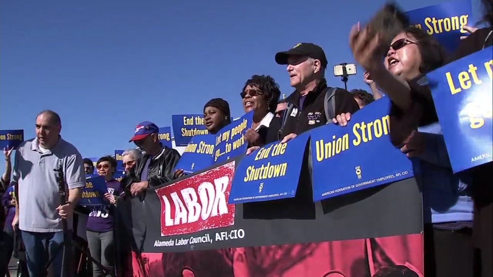 Federal workers protest government shutdown at Oakland airport - ABC7 ...