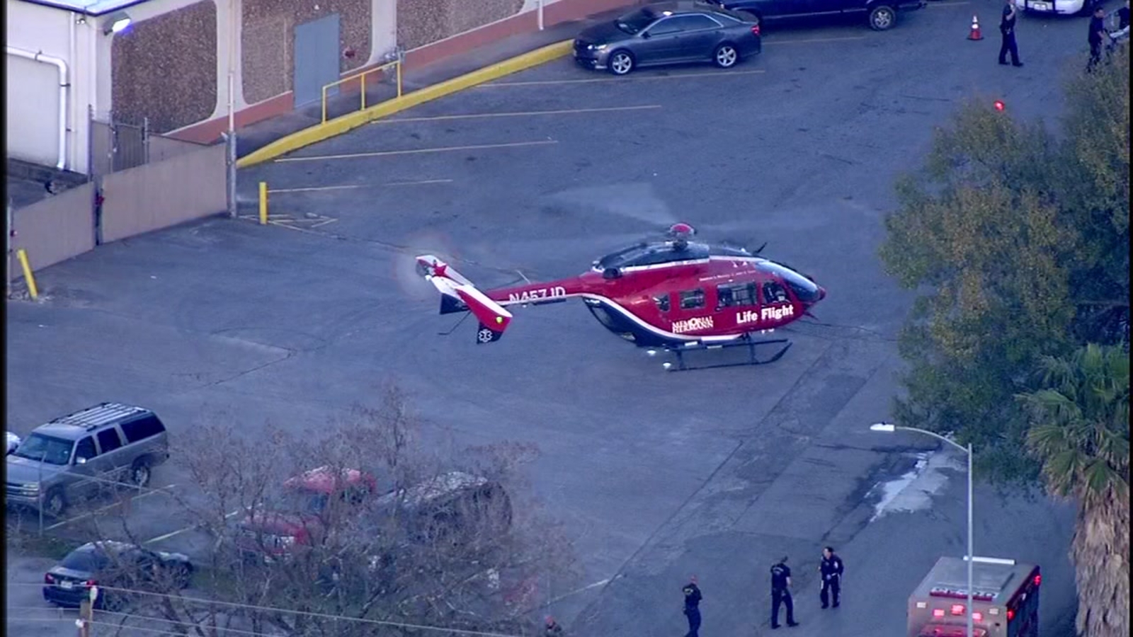 Houston police shooting: HPD officer in critical condition was shot in ...